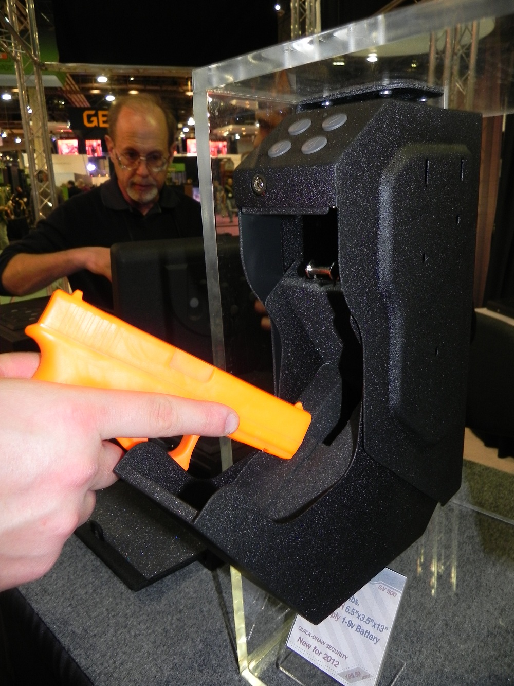 Arm Yourself FAST with the GunVault SpeedVault! - GearExpert